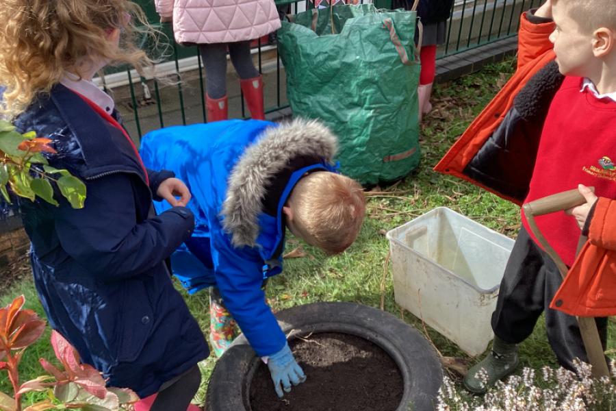 Busy Bee's! | Broadbent Fold Nursery & Primary School